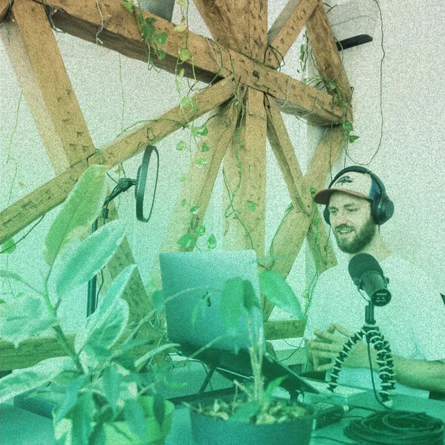 Pulse - Podcasting Ghost Theme